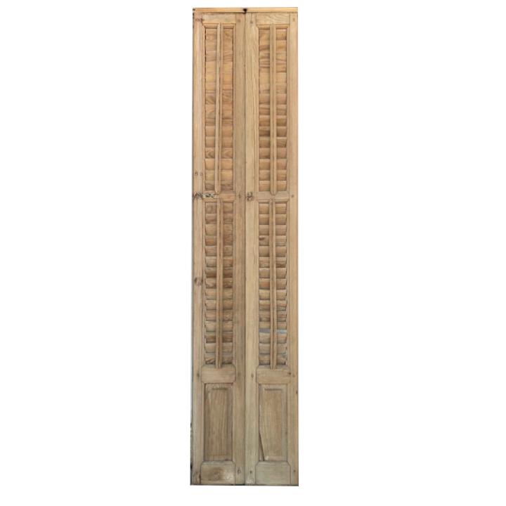 Contraventanas antiguas de madera recuperadas