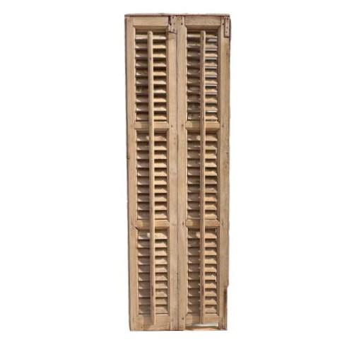 Contraventanas antiguas de madera recuperadas